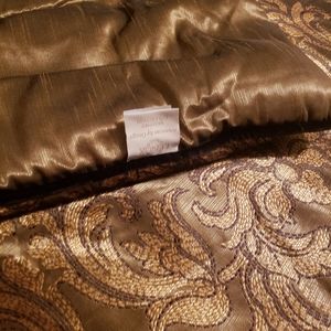 Lenox | Bedding | Lenox Queen Size Comforter | Poshmark